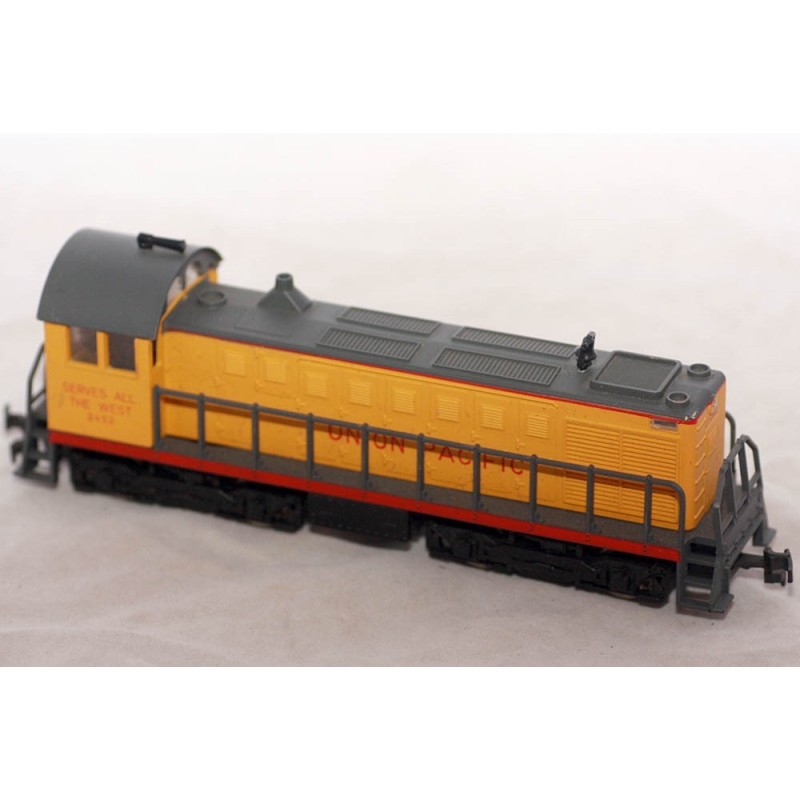 AHM HO Scale Union Pacific ALCO S2 Diesel Switcher powered locomotive -2452